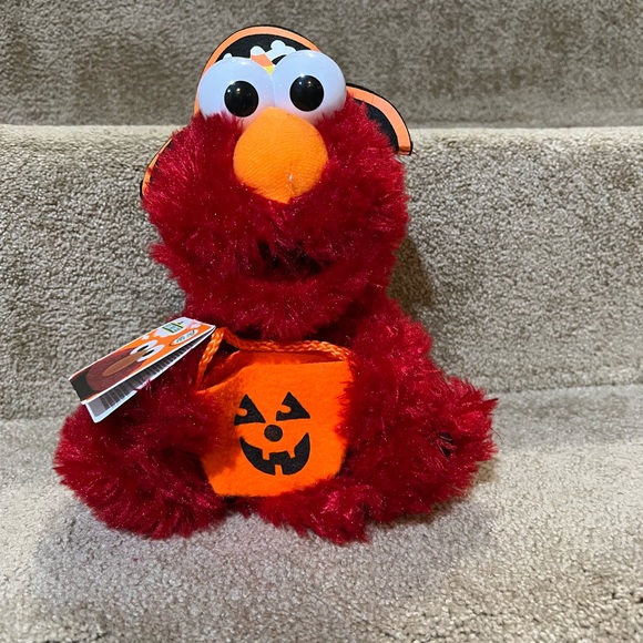 Sesame Street | Holiday | Sesame Street Halloween Elmo Interactive ...